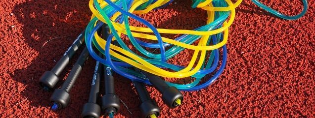 Saltar a la comba: beneficios y consejos - Blog de EFAD Deportes