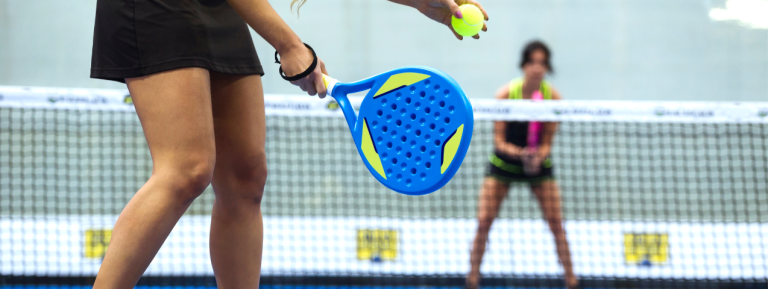 5 beneficios de jugar al pádel - Blog de EFAD Deportes